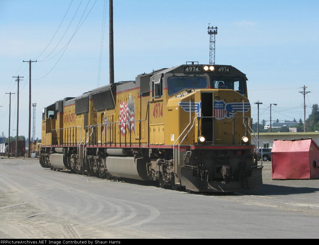 UP4974 SD70M